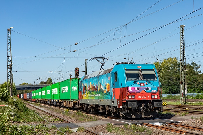 "Günni" mit einem Containerzug - Mediathek of Deutsche Bahn